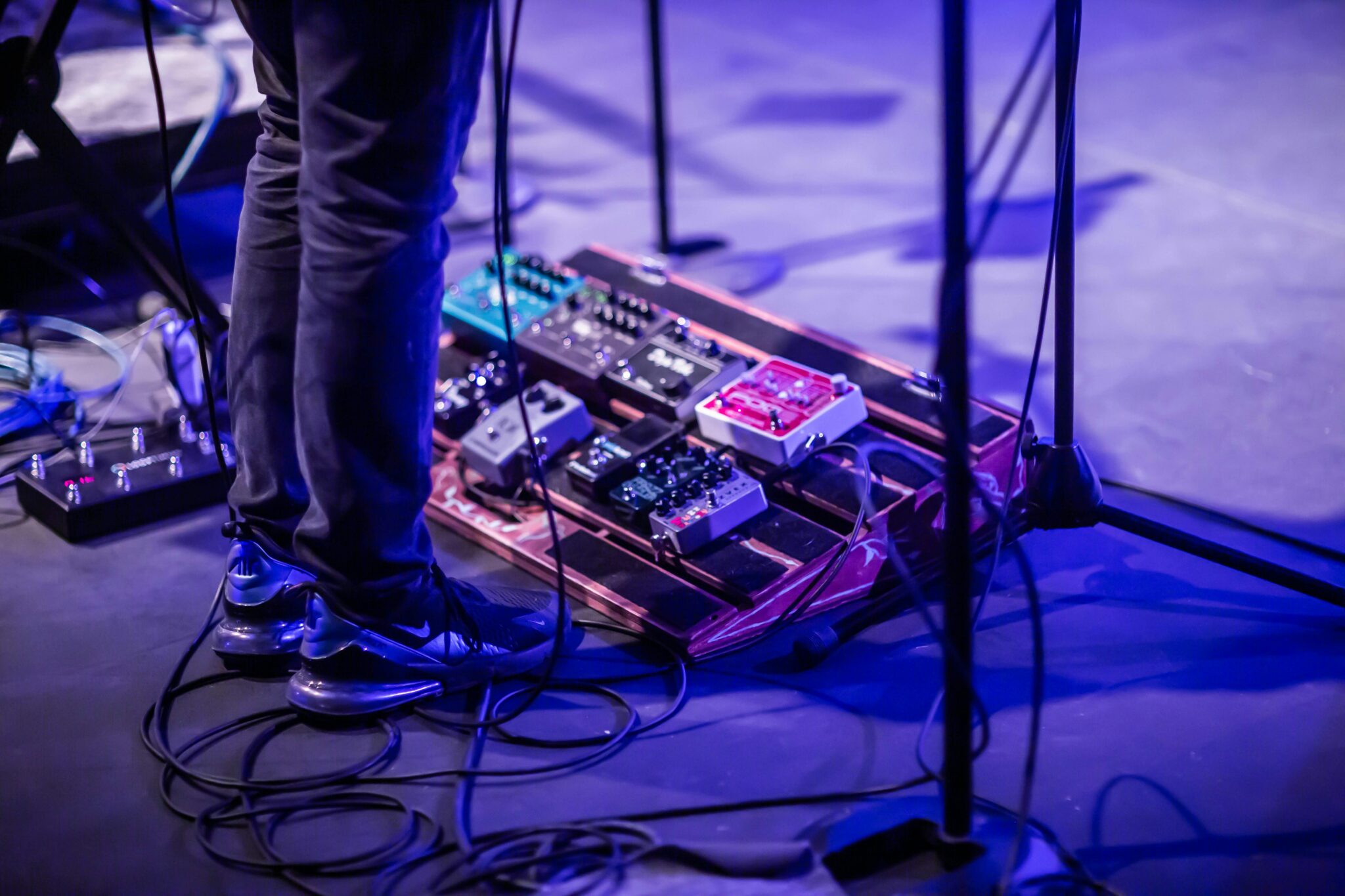 Como montar um pedalboard essencial (4–5 pedais): passo a passo ...